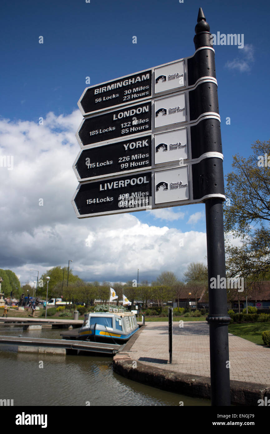 Canal basin signs, Stratford-upon-Avon, Warwickshire, England, UK Stock ...