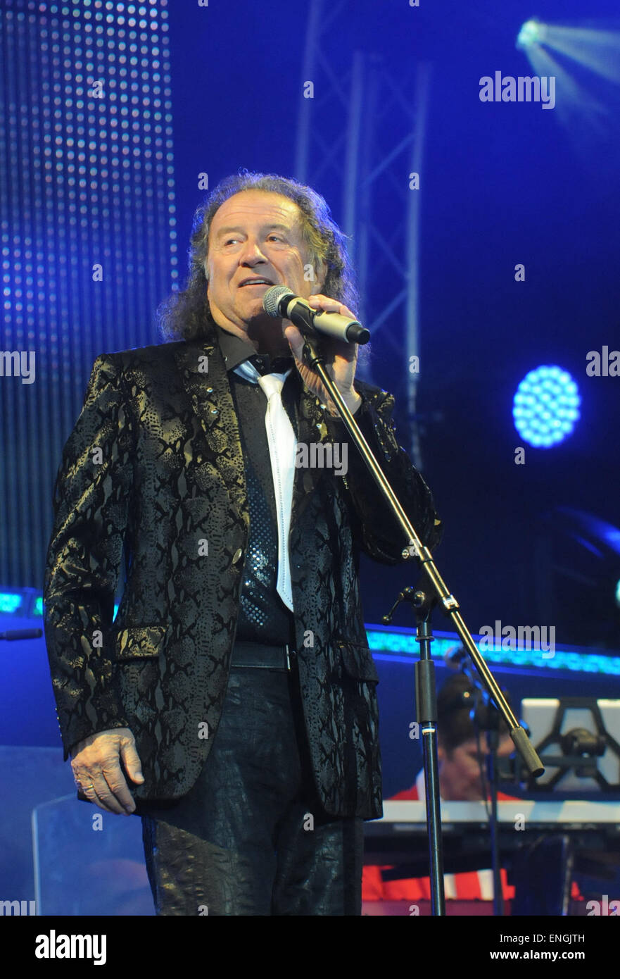 Singer chris andrews hi-res stock photography and images - Alamy