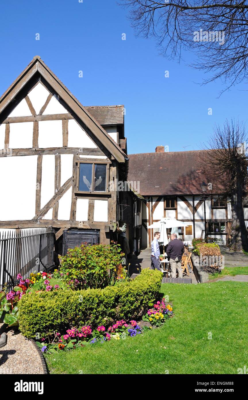 Cafe timber framed architecture hi-res stock photography and images - Alamy