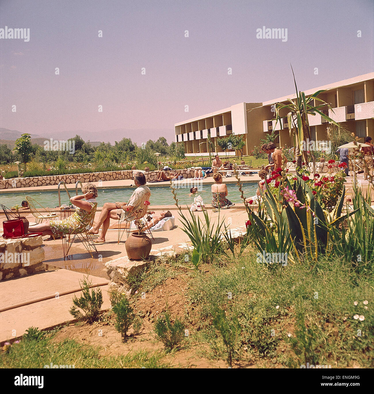 Marokko, Fes, am Swimmingpool des Maroc Tourist Hotel in Fes Stock ...