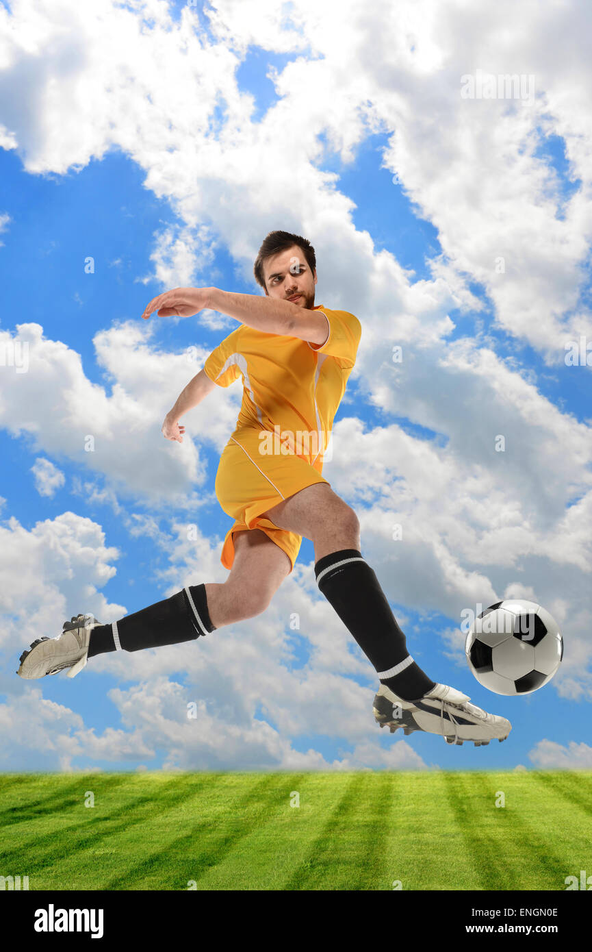 Soccer football action hi-res stock photography and images - Alamy