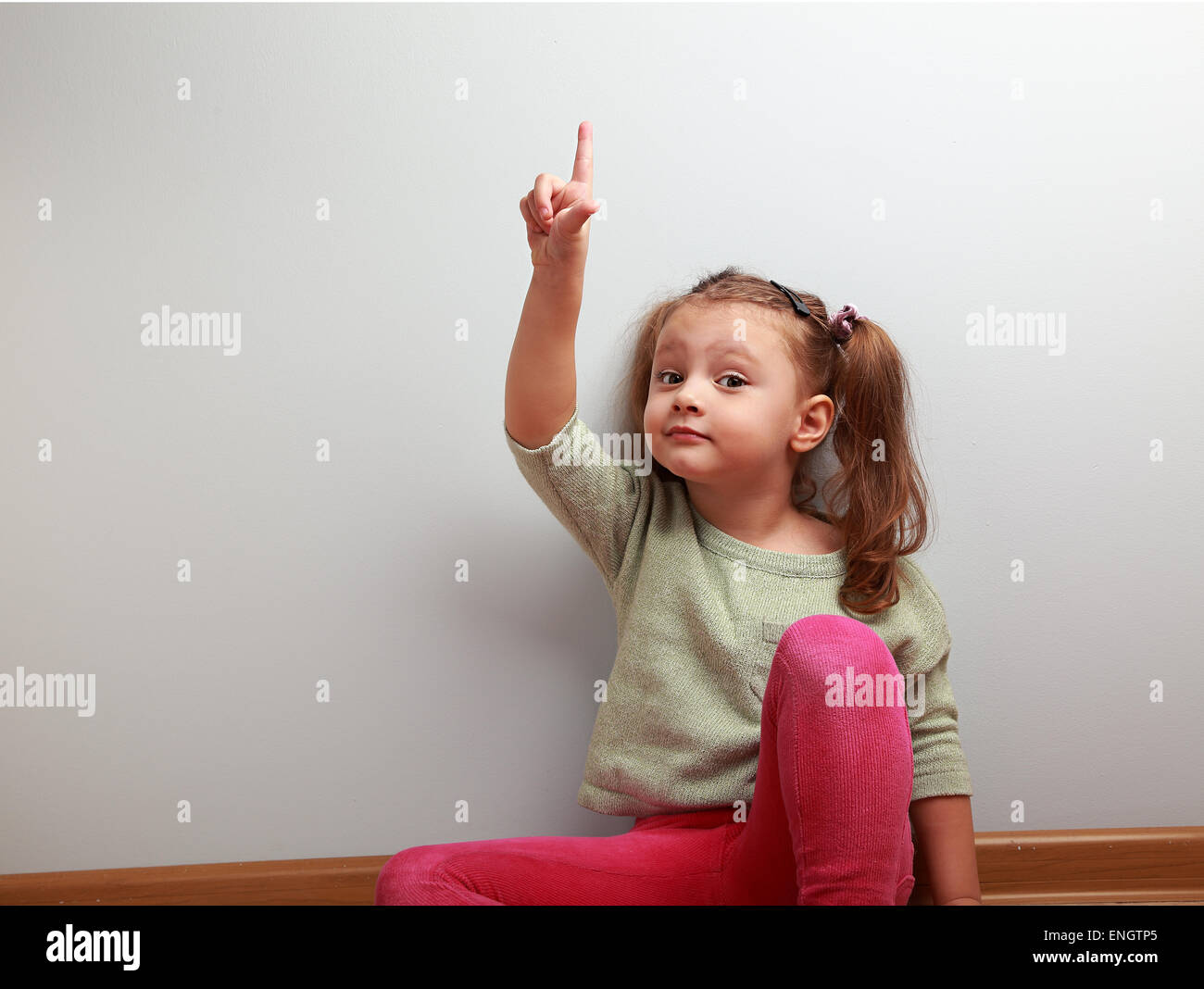 Kid hand showing one finger hi-res stock photography and images - Alamy