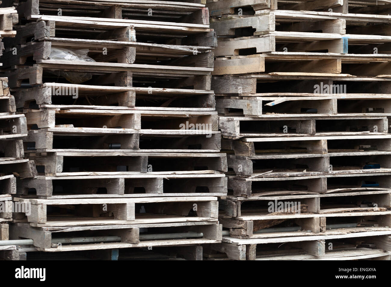 Pile wooden pallets recycling hi-res stock photography and images - Alamy