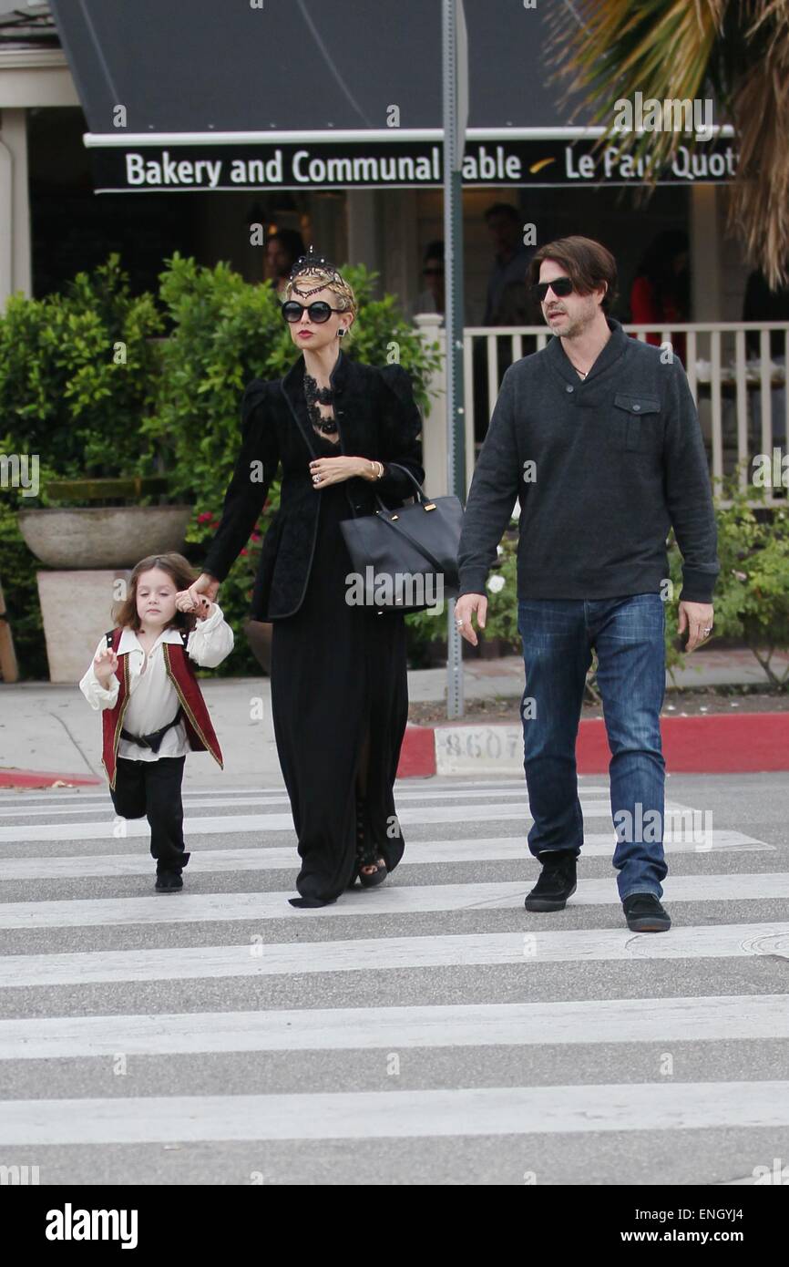 Rachel Zoe and family out shopping on Halloween in West Hollywood ...