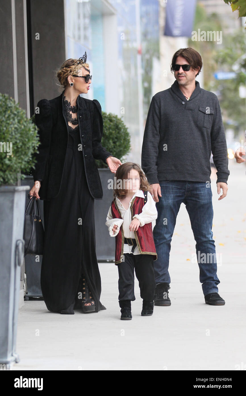 Rachel Zoe and family out shopping on Halloween in West Hollywood ...