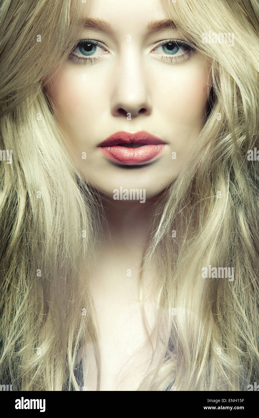 Beautiful english rose woman hi-res stock photography and images - Alamy