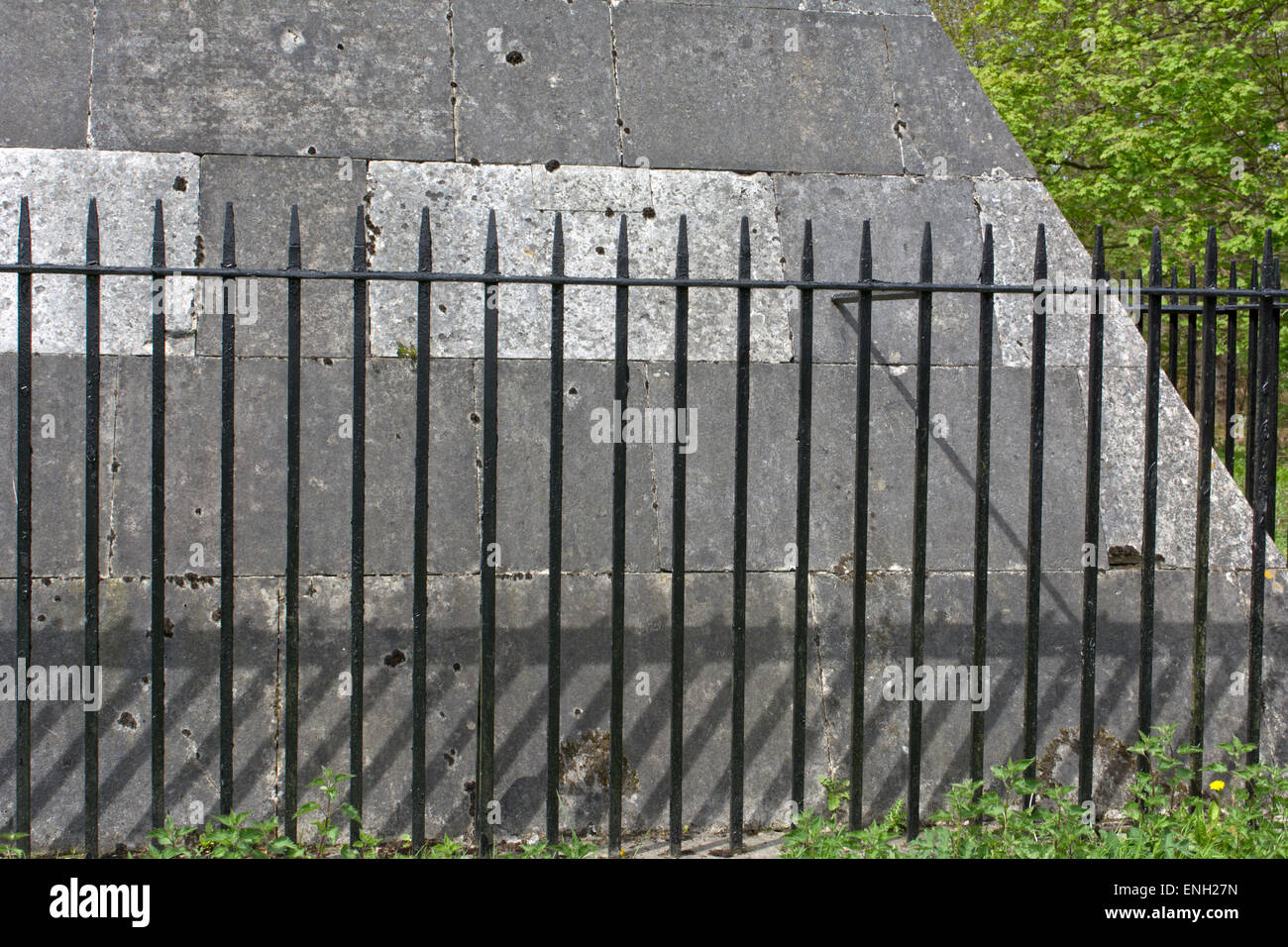 Grey railings hi-res stock photography and images - Alamy