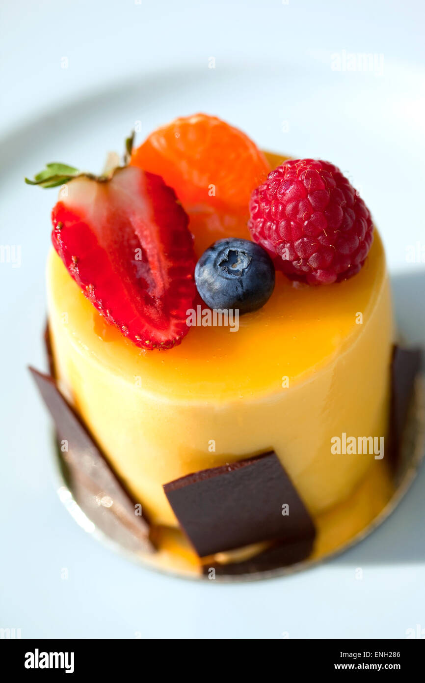 Detail of a strawberry chocolate cake hi-res stock photography and ...