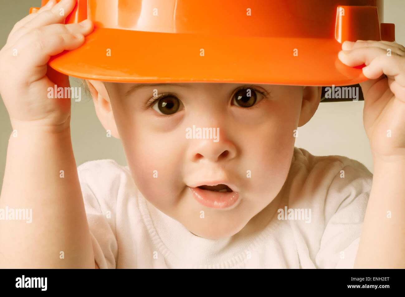 Builders hat hi-res stock photography and images - Alamy