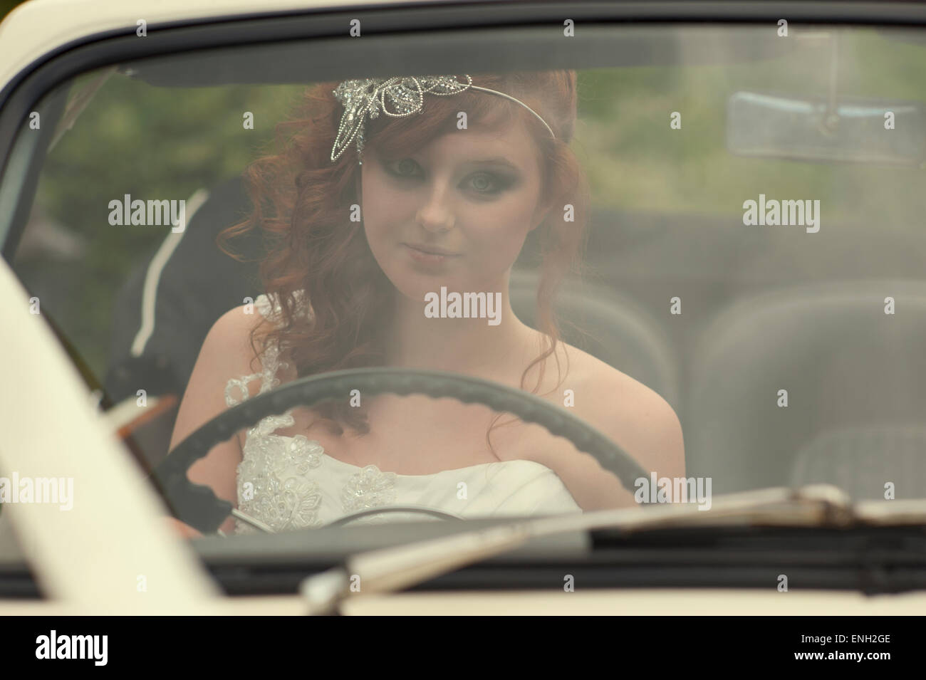 Portrait of a happy bride in her wedding car Stock Photo - Alamy