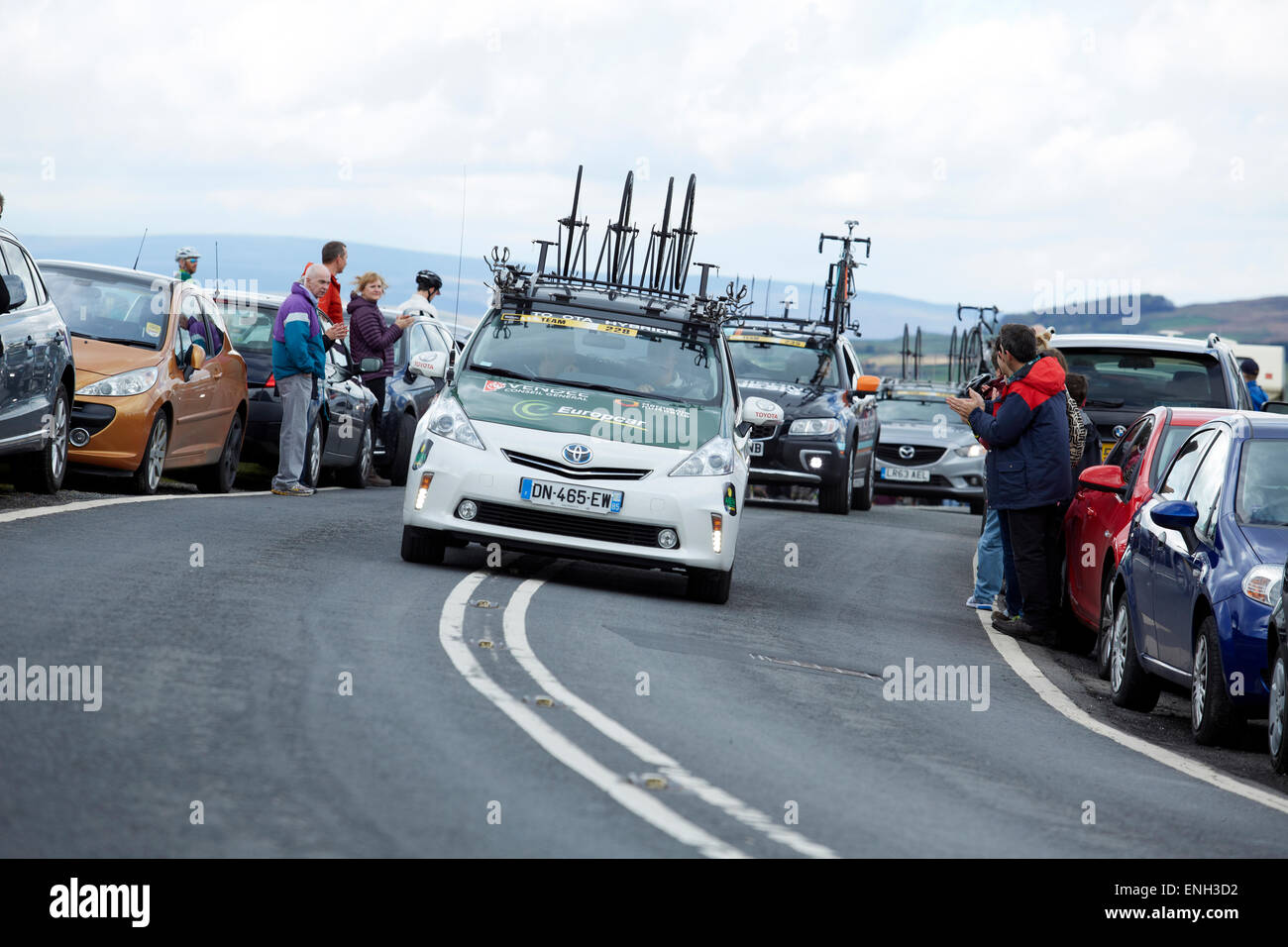 Cycle race support car hi-res stock photography and images - Alamy