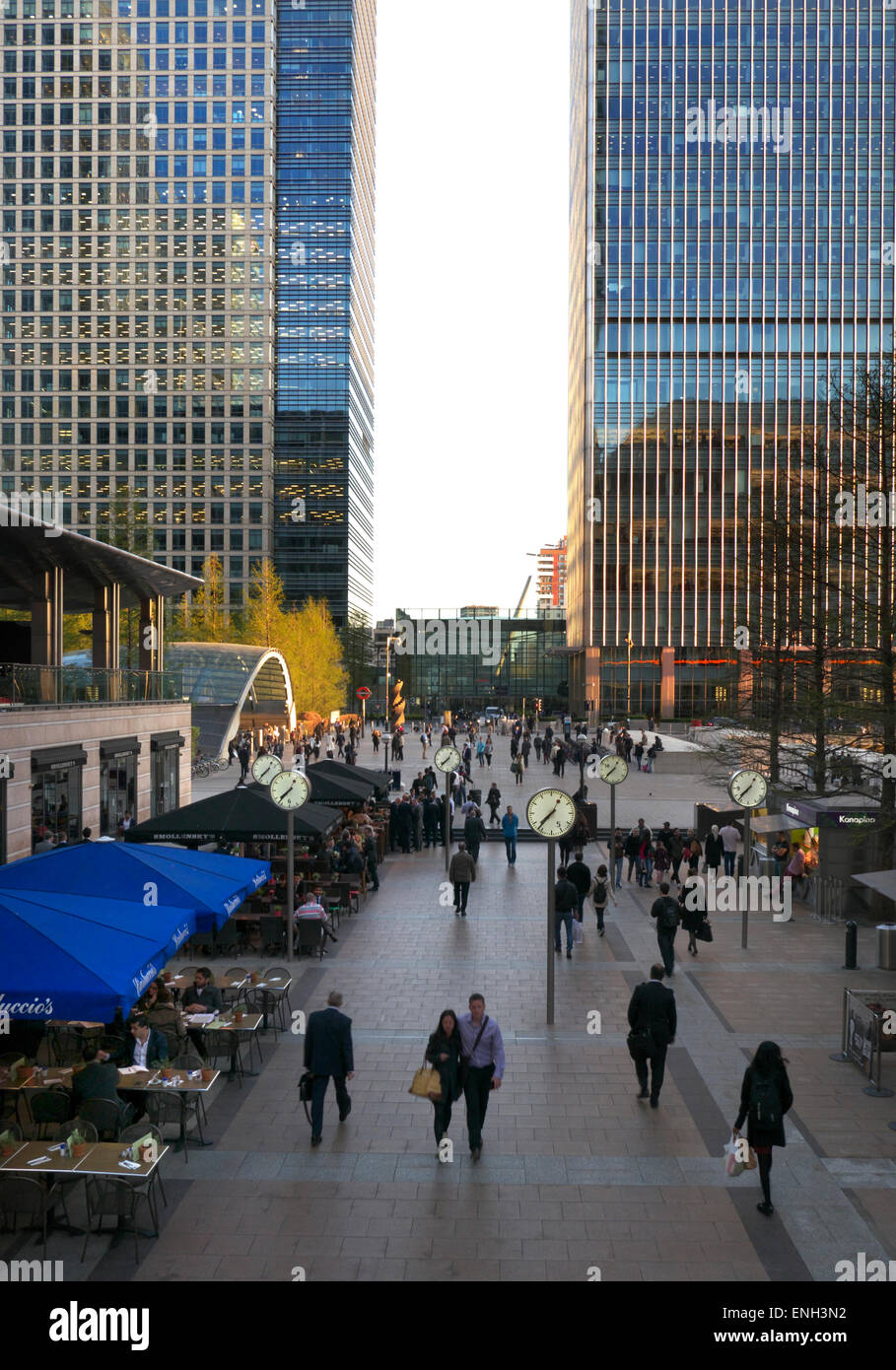 Canada square hi-res stock photography and images - Alamy