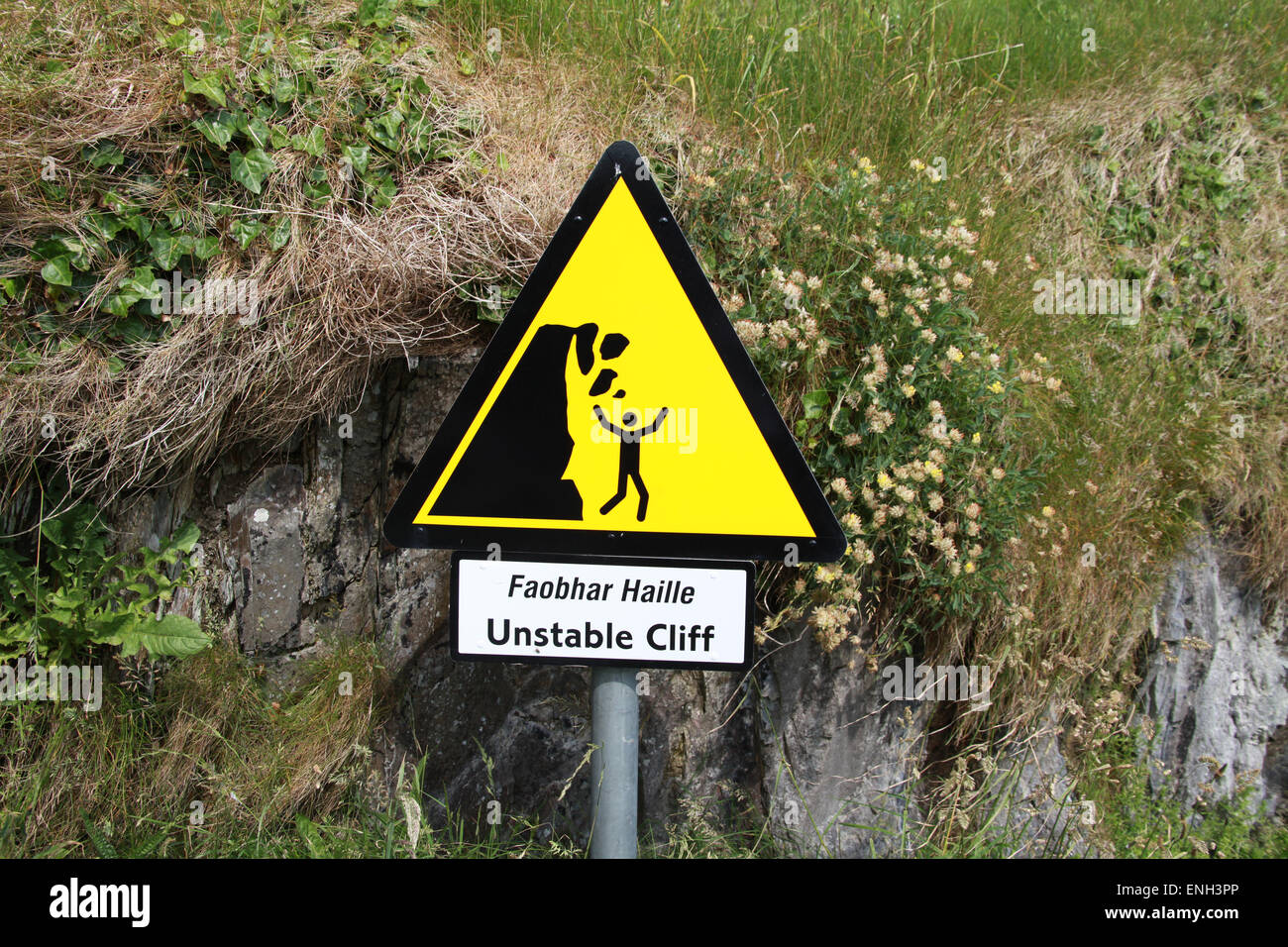 Cliff hazard sign hi-res stock photography and images - Alamy