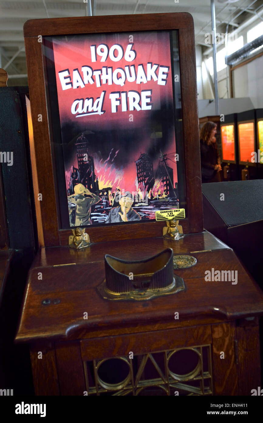 Penny arcade machine hi-res stock photography and images - Alamy