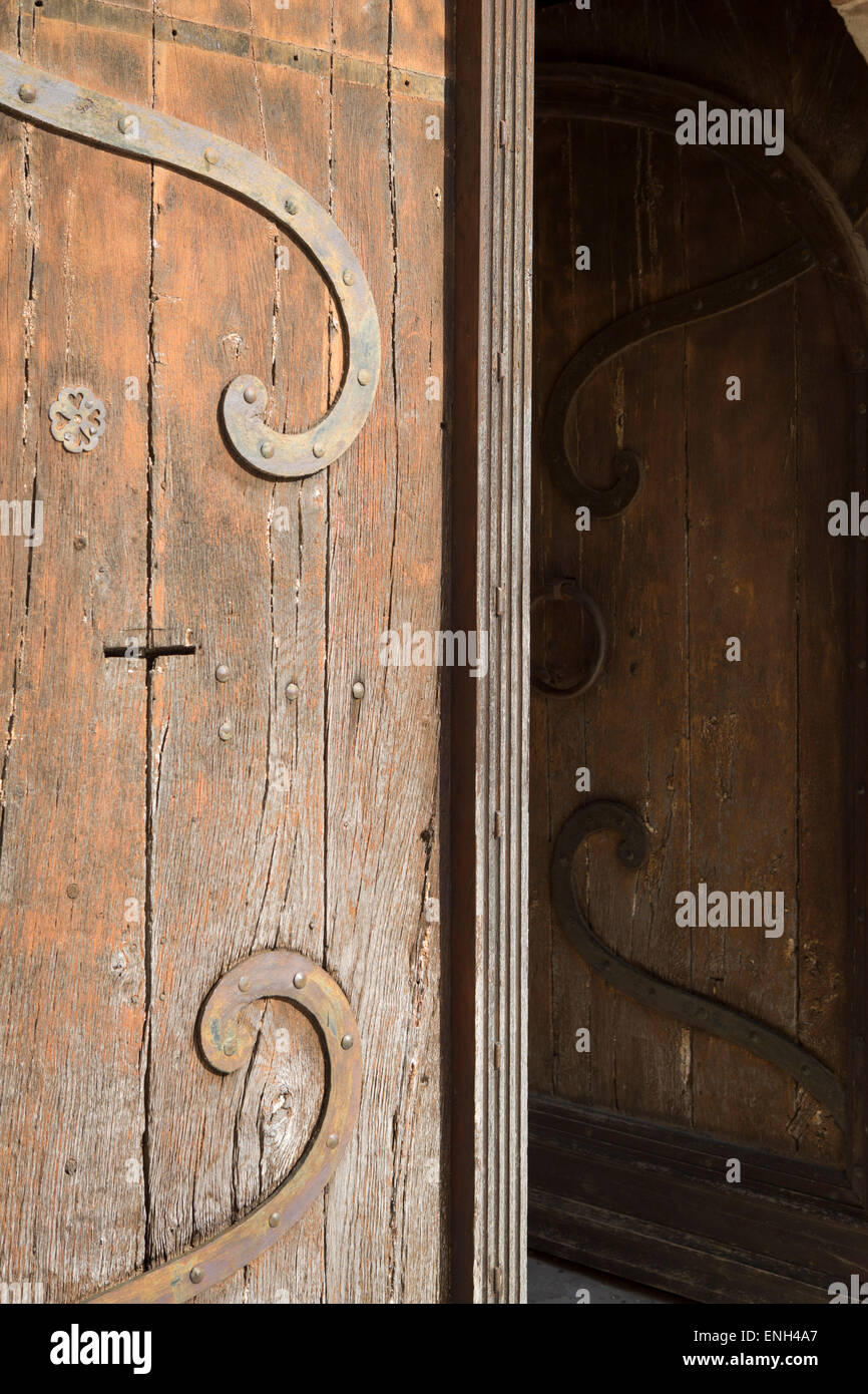 Medieval doors hi-res stock photography and images - Alamy