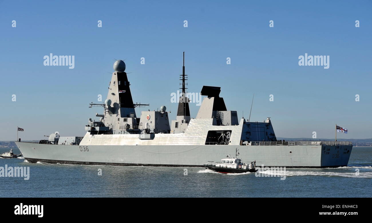 Hms defender d36 hi-res stock photography and images - Alamy