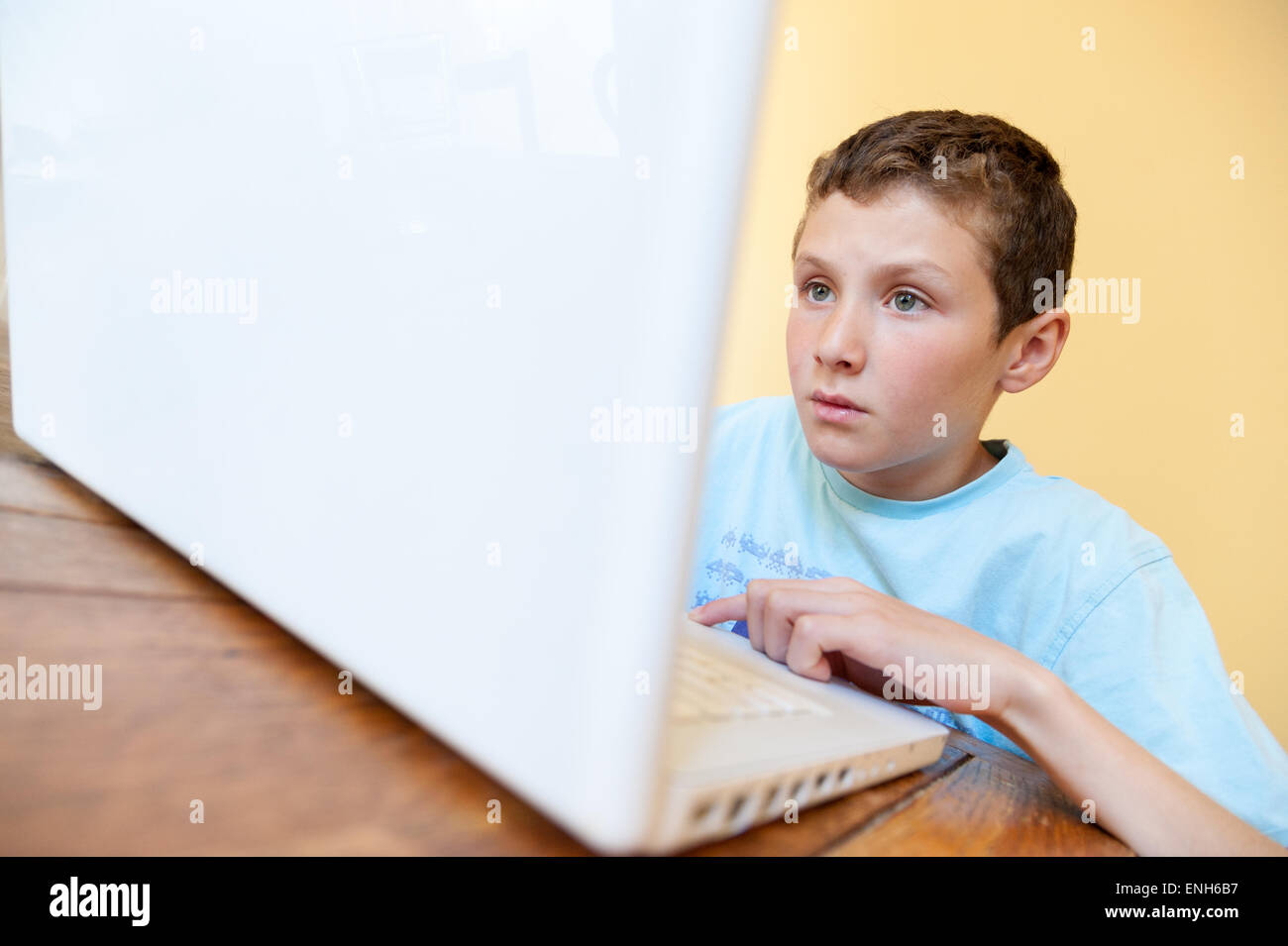 Child laptop uk hi-res stock photography and images - Alamy