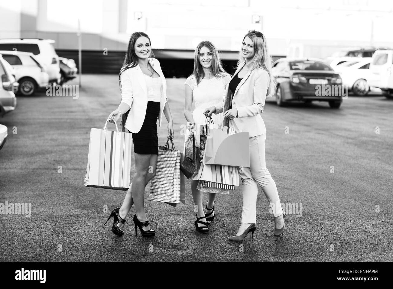 Group of girls after shopping Stock Photo - Alamy
