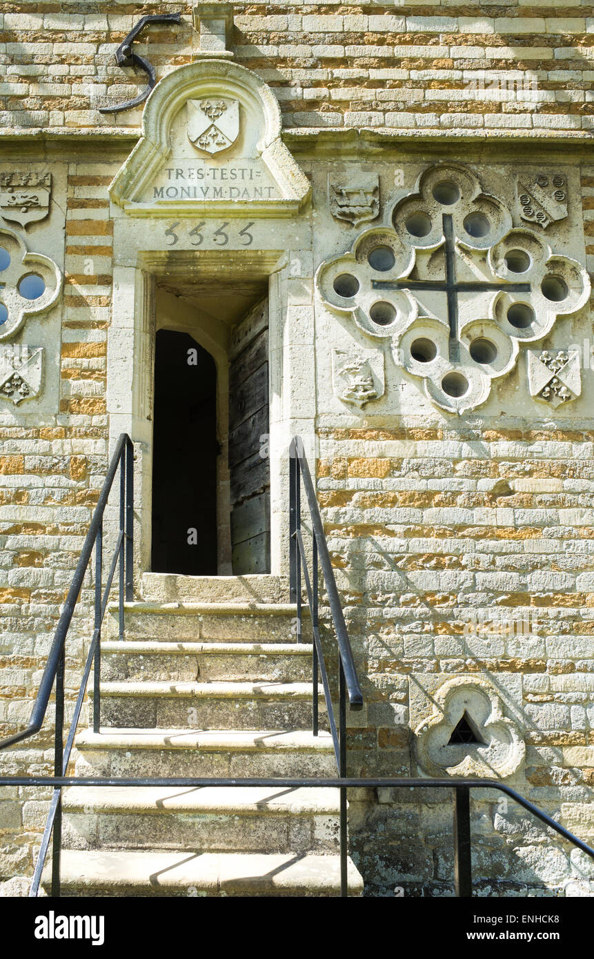 Trefoil windows hi-res stock photography and images - Alamy