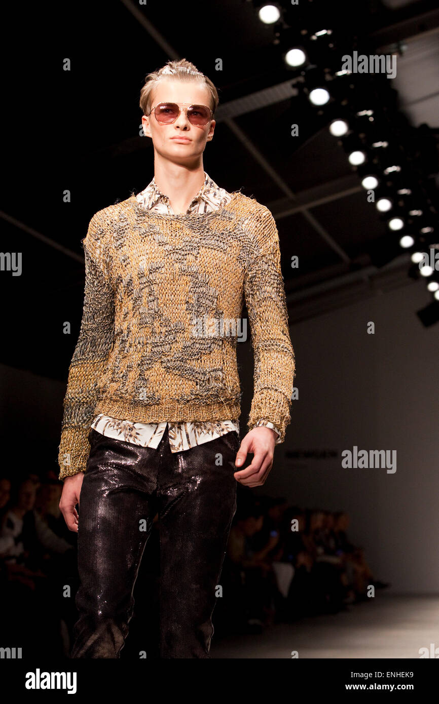 British menswear designer hi-res stock photography and images - Alamy