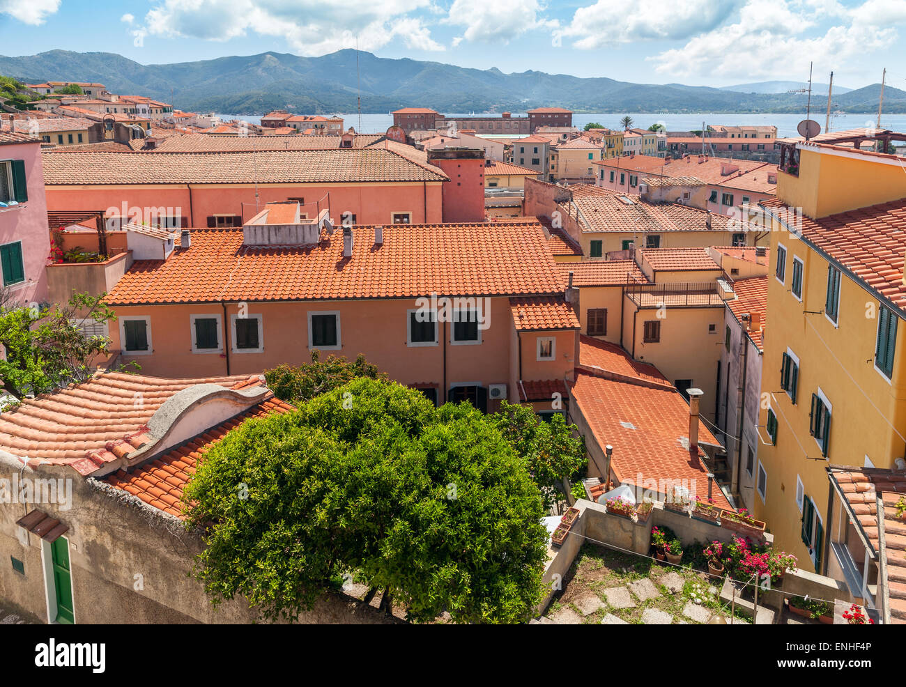 Small town of houses birds eye view hi-res stock photography and images ...