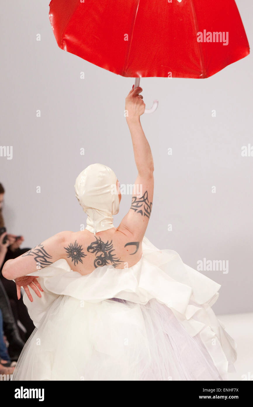 Fashion designer Ziad Ghanem's dramatic catwalk show with Spring/Summer ...