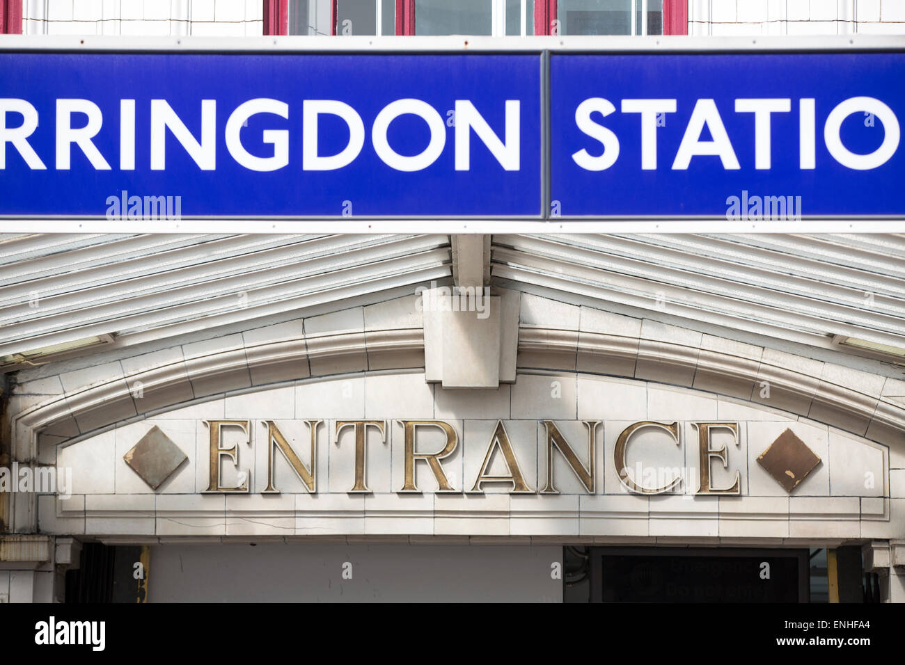 Farringdon station sign hi-res stock photography and images - Alamy