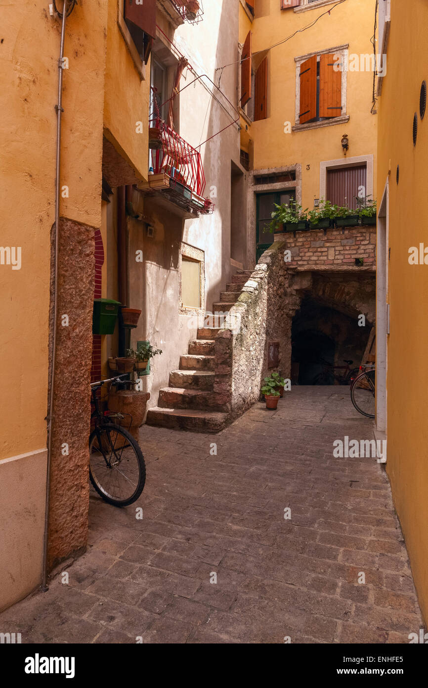 Typical Italian courtyard, Italy Stock Photo - Alamy