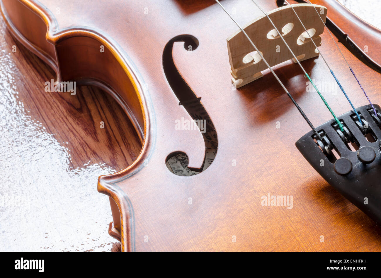 string instrument "violin" on wood background Stock Photo - Alamy