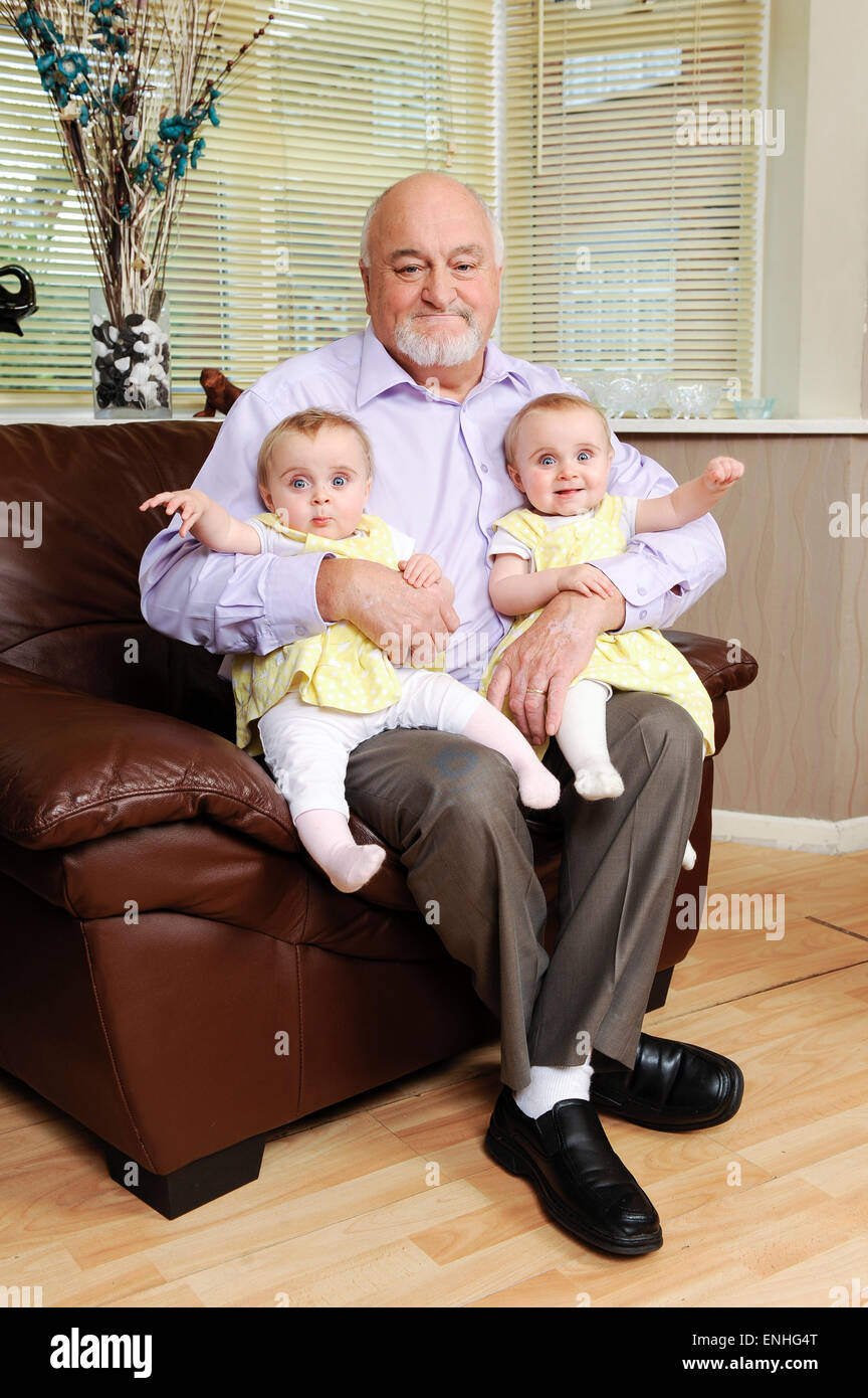 Britain's oldest dad of twins Richard Roden (71) with his wife Lisa (25 ...