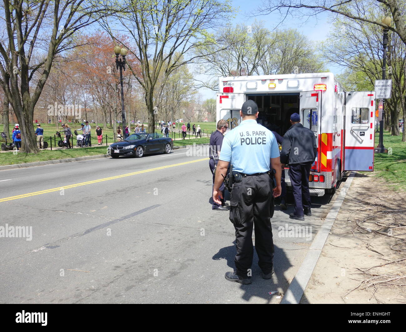 Paramedic ambulance hi-res stock photography and images - Alamy