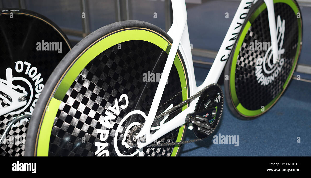 Fixed wheel track bike hi-res stock photography and images - Alamy