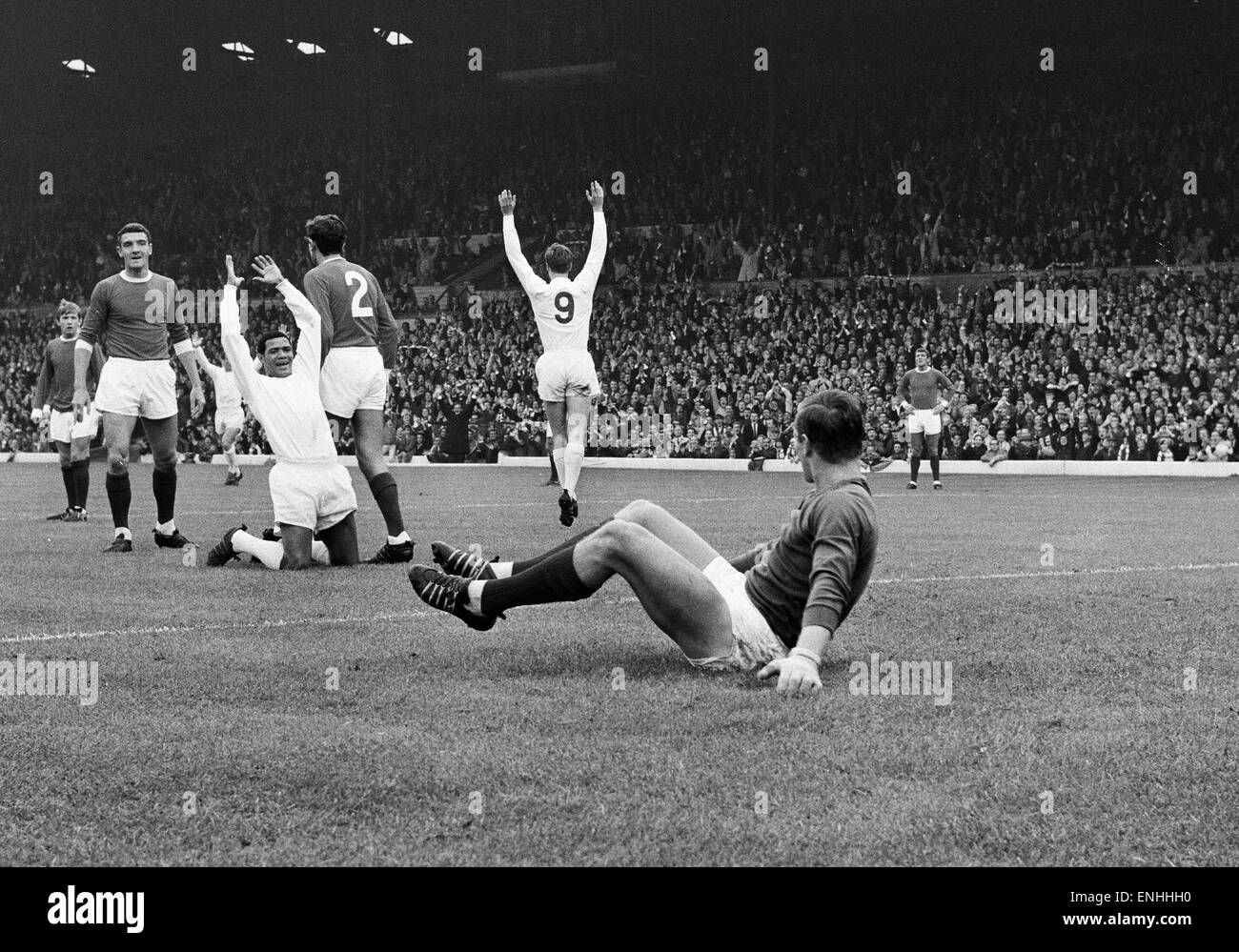 Paul madeley leeds united Black and White Stock Photos & Images - Alamy