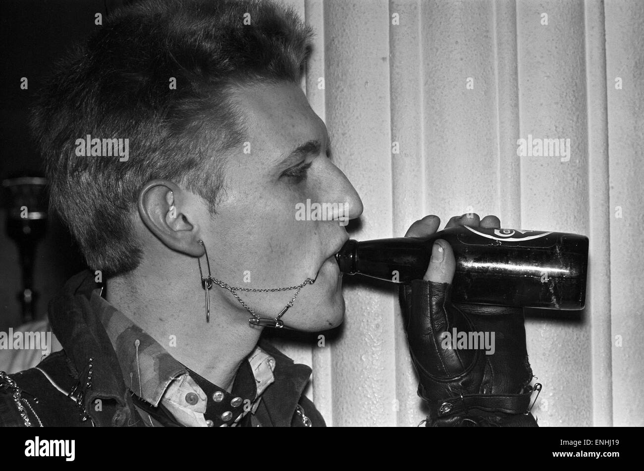 Punk fashion 1970s hi-res stock photography and images - Alamy