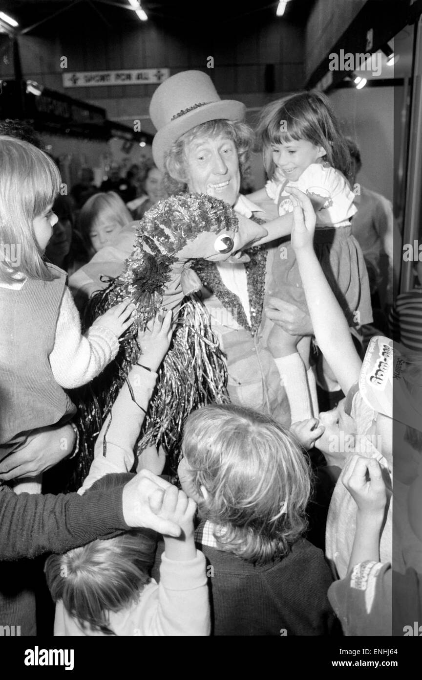Rod Hull and emu seen here at the opening of the Winchester Homecraft ...