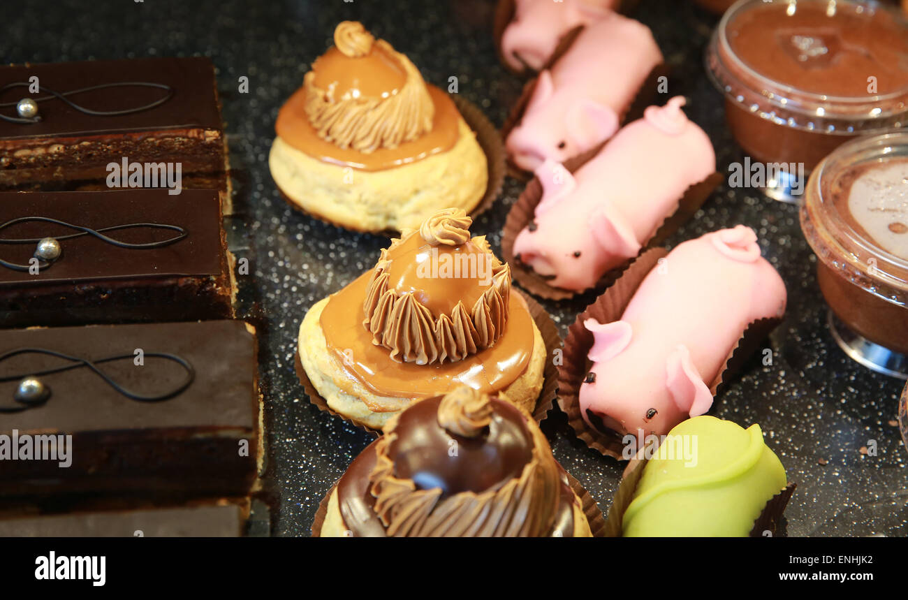 Several cakes in a bakery Stock Photo - Alamy