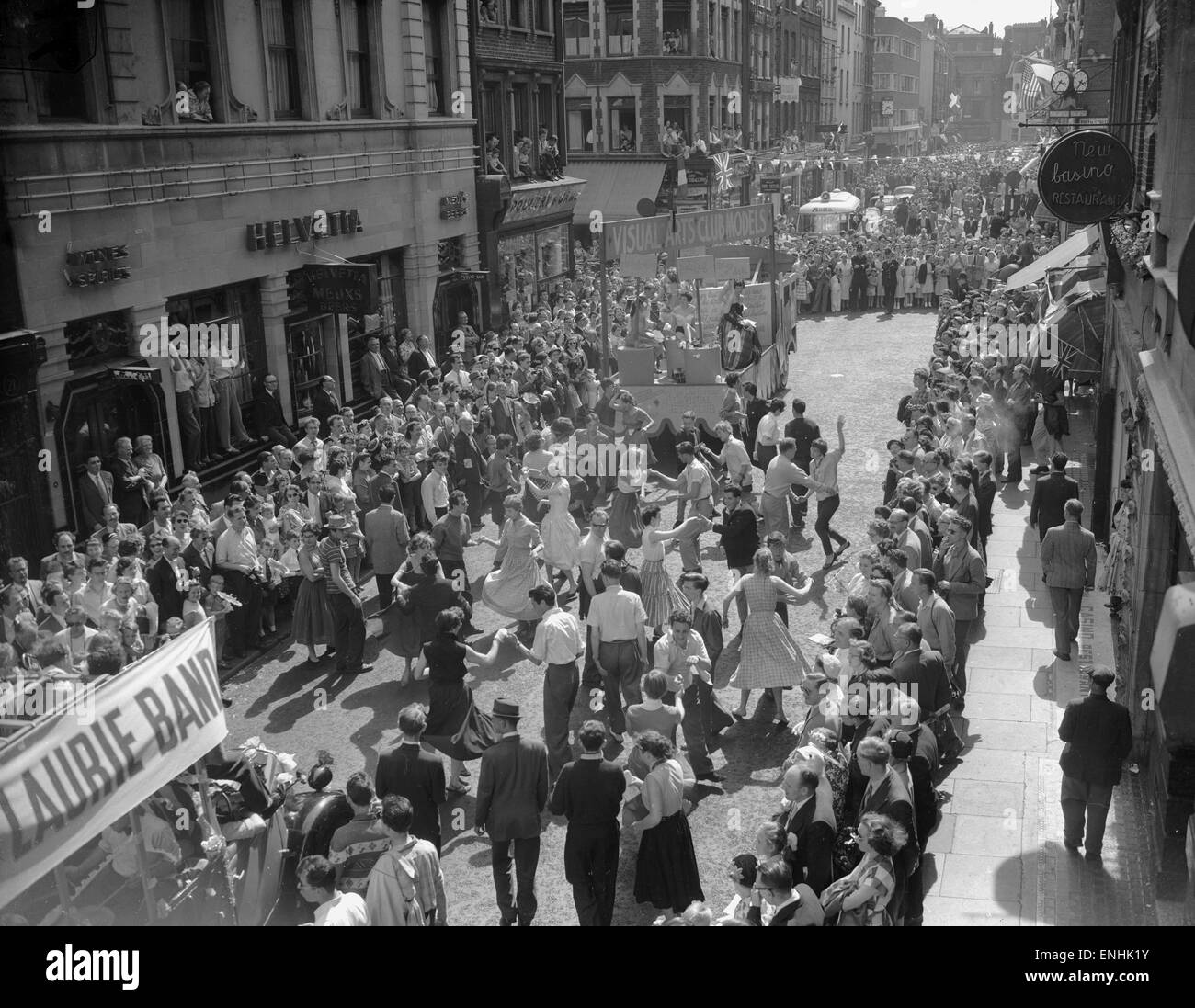 Crowds dancing in the street during the Soho Fair in Central London ...