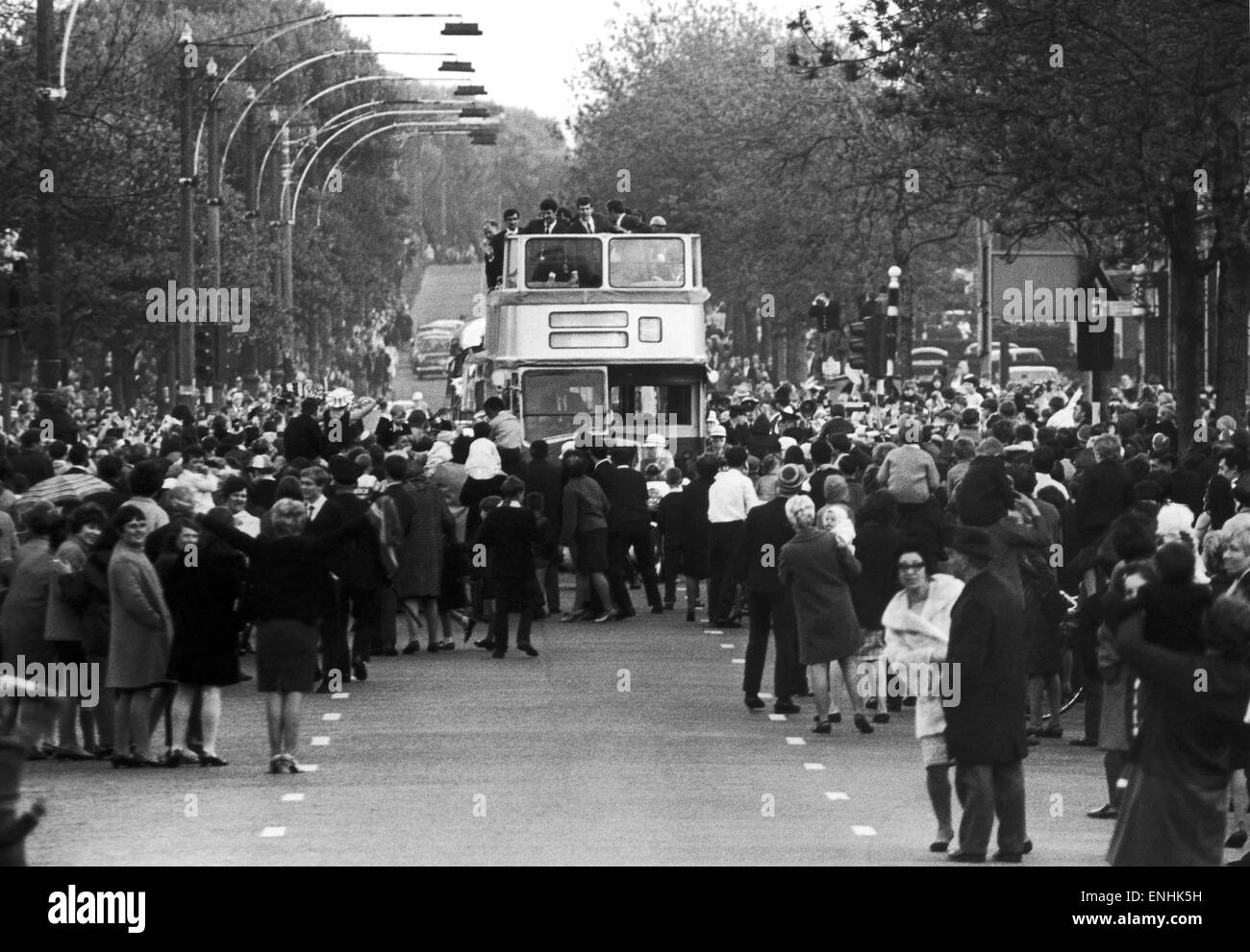 Open top bus in Black and White Stock Photos & Images - Alamy