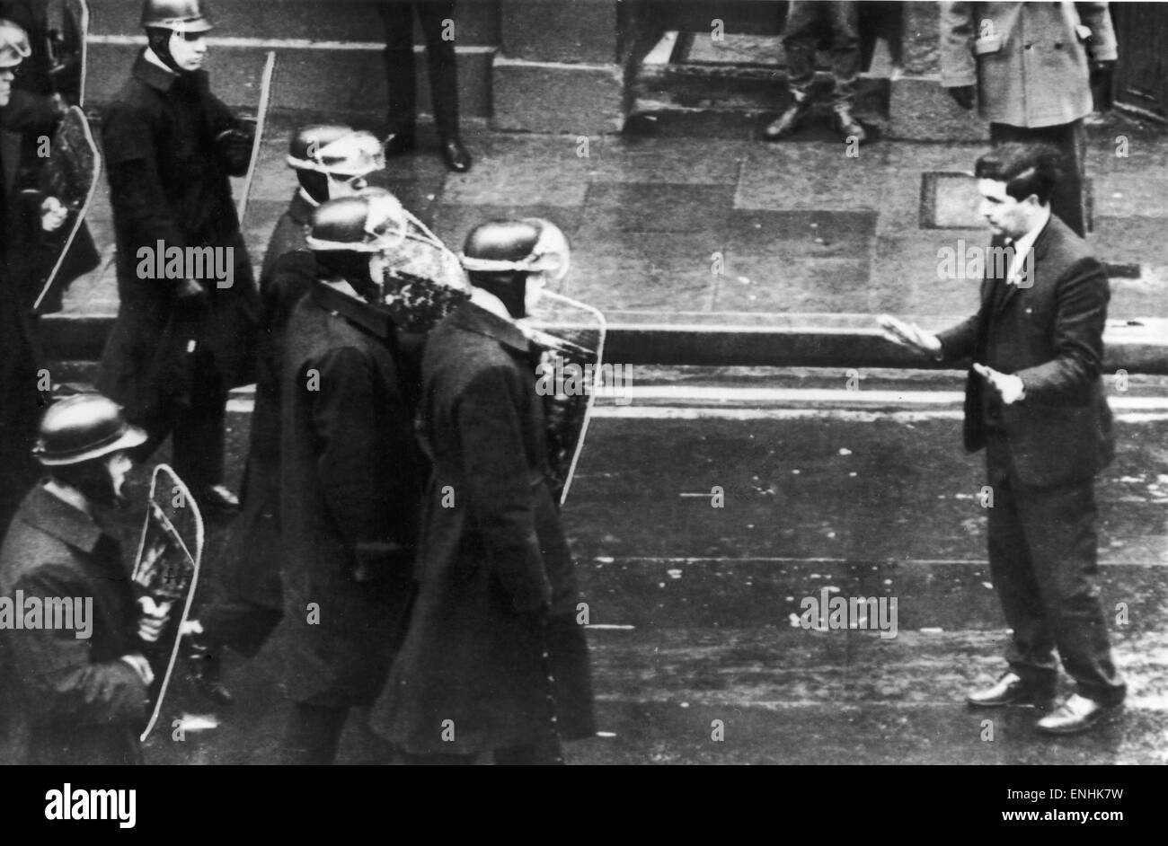 Police riot 1960s hi-res stock photography and images - Alamy