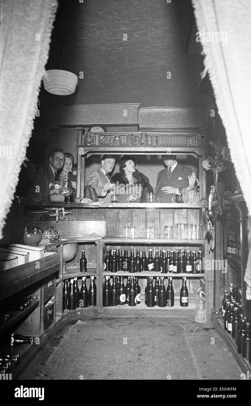 1940s pub hi-res stock photography and images - Alamy