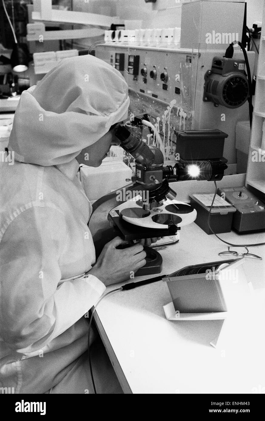 1970s science lab hi-res stock photography and images - Alamy