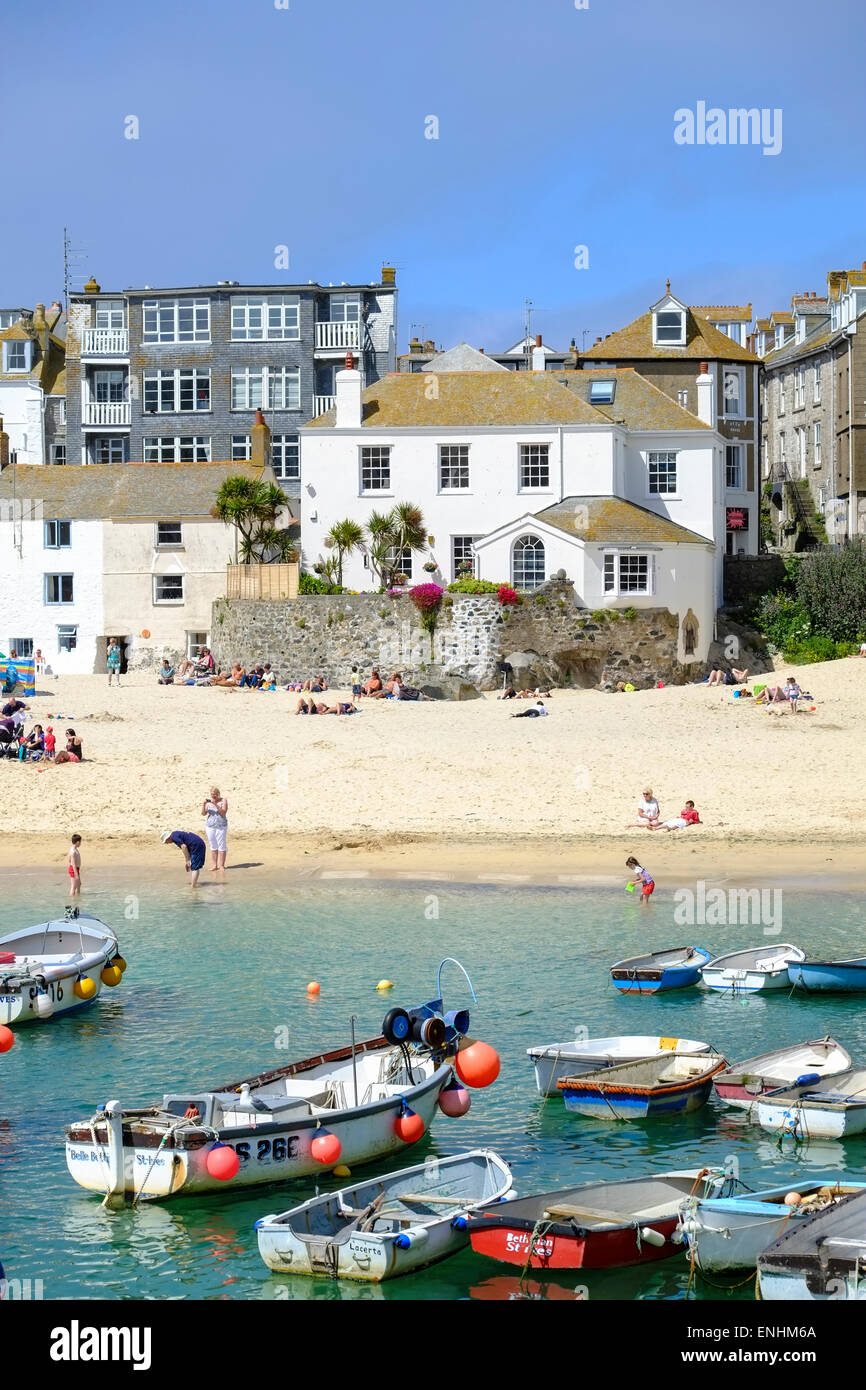 The Harbour Beach at St Ives in Cornwall Stock Photo - Alamy