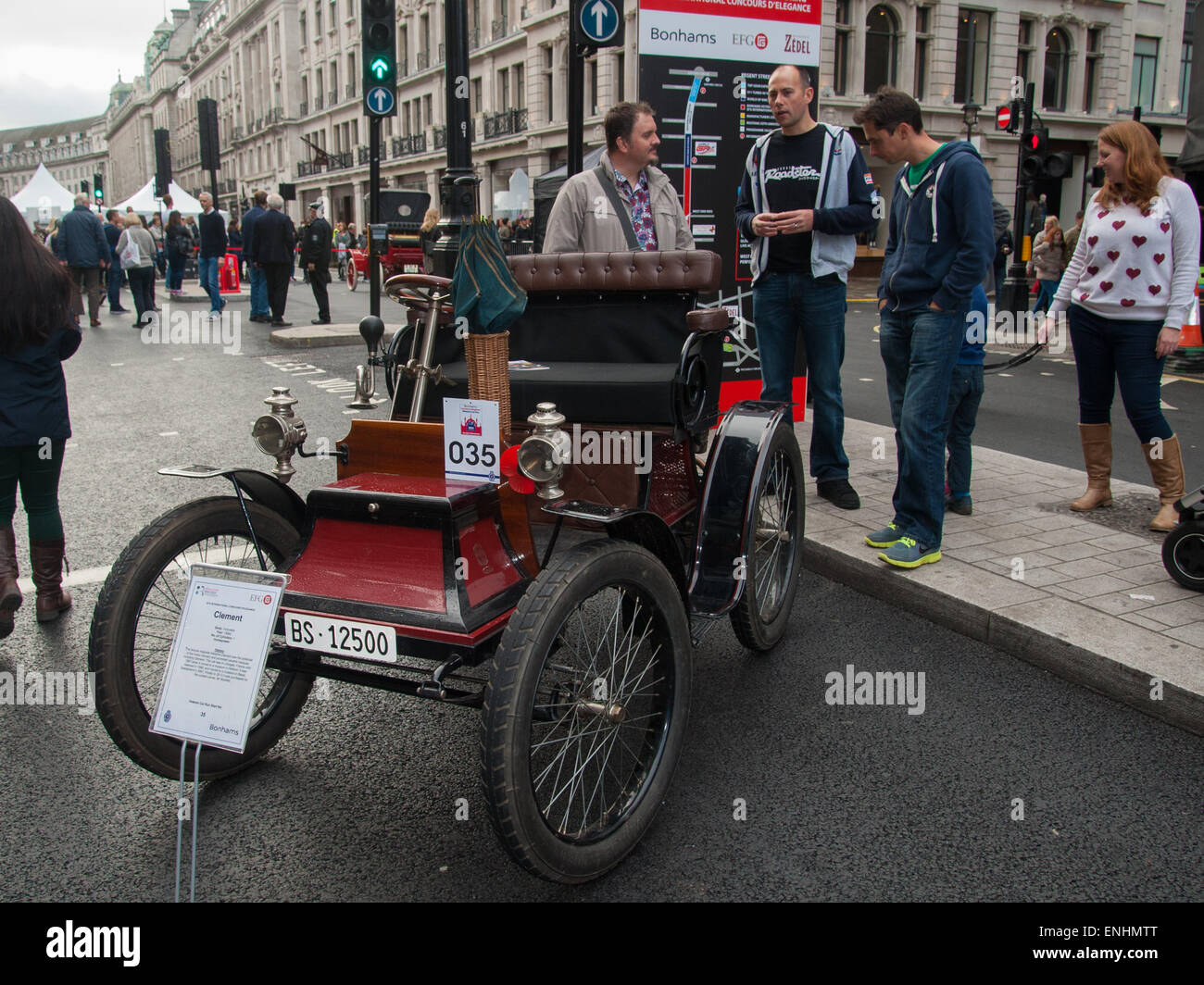 Edd China judges the vintage cars at the Regent Street Motor Show ...