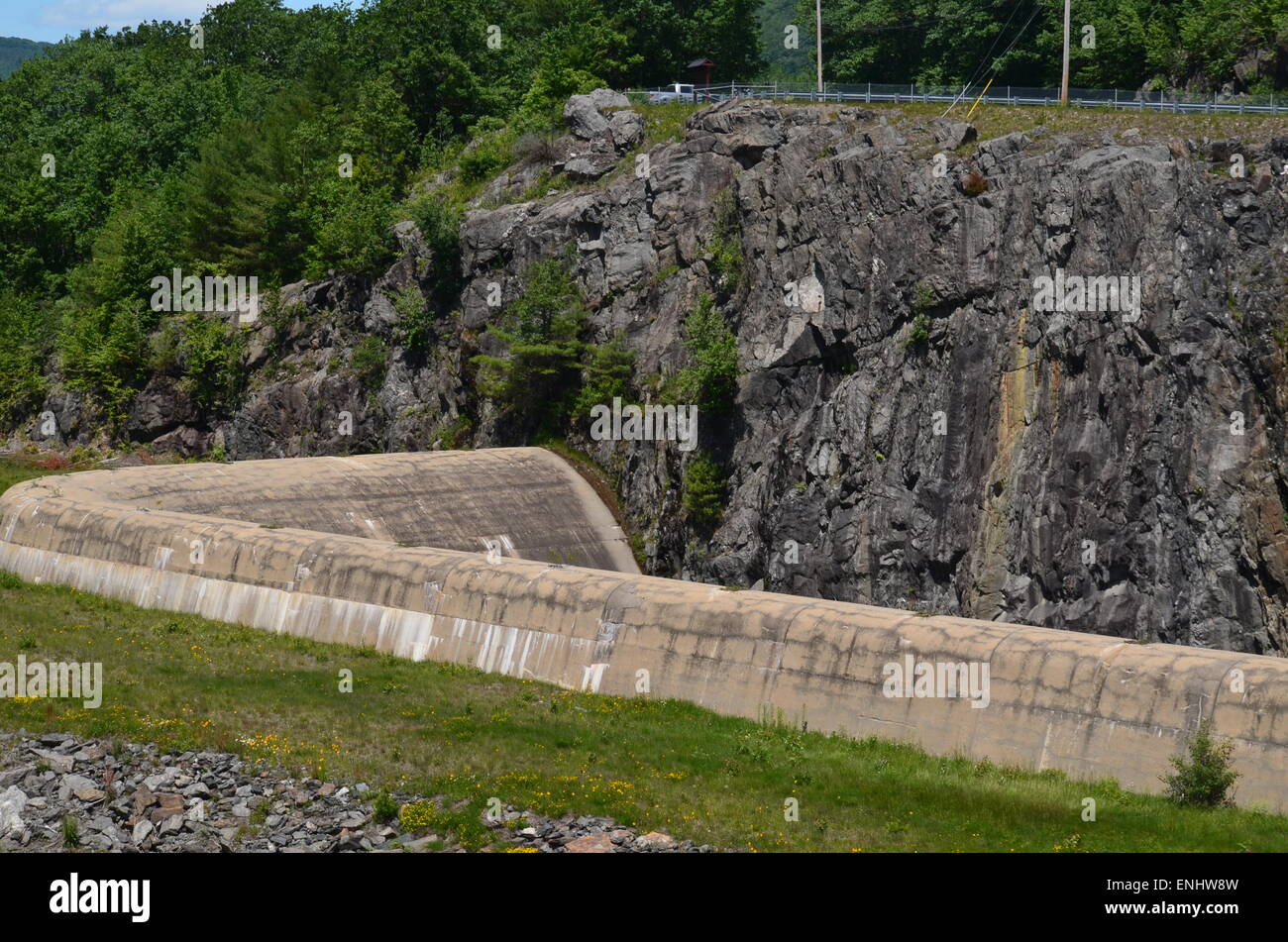Concrete dam spillway hi-res stock photography and images - Alamy