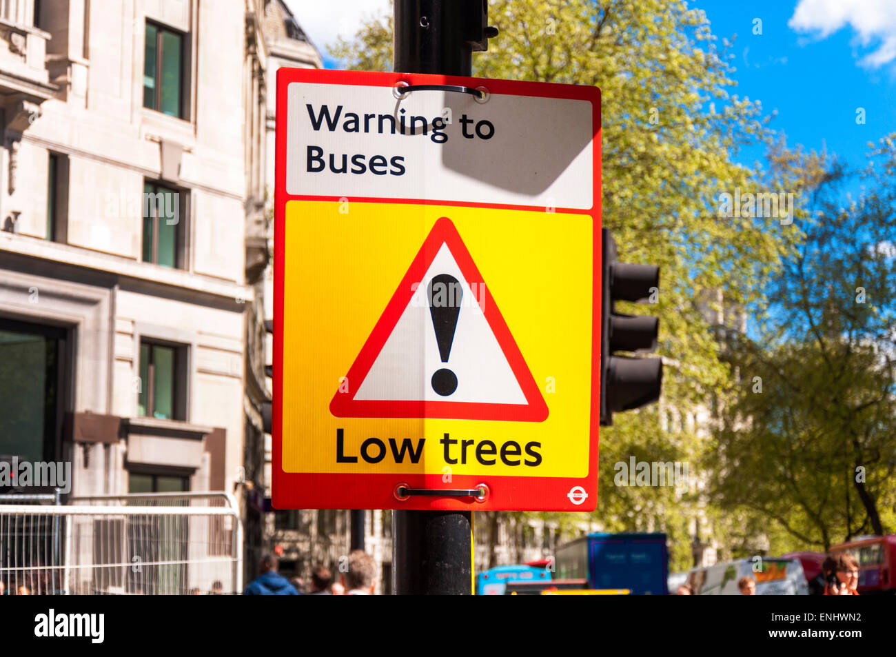 Sign in London, Warning To Buses Low Trees, in Aldwych Stock Photo - Alamy