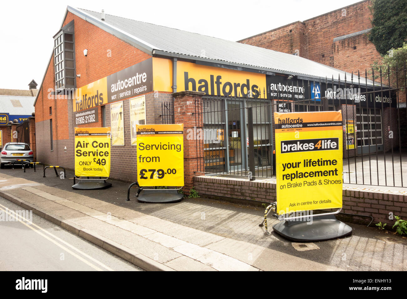 Halfords hi-res stock photography and images - Alamy