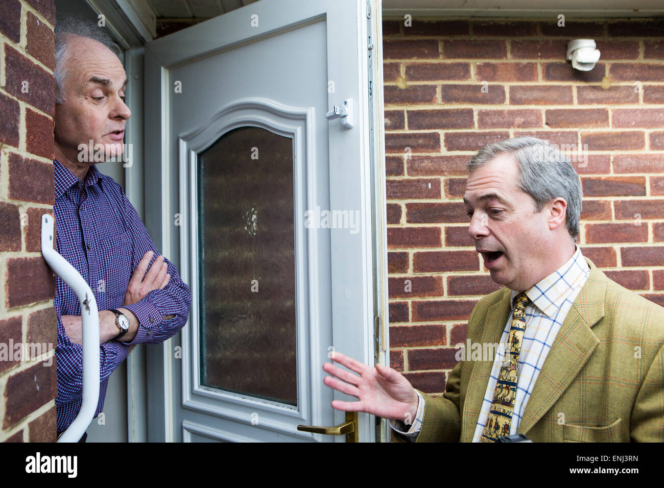 UKIP leader Nigel Farage out canvasing and leafleting in Kent today ...