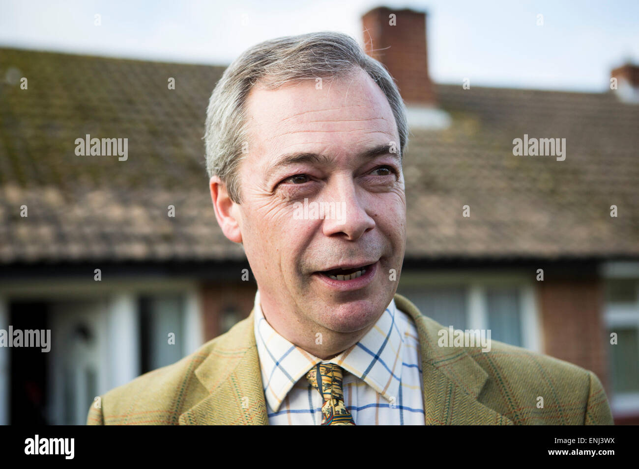UKIP leader Nigel Farage out canvasing and leafleting in Kent today ...