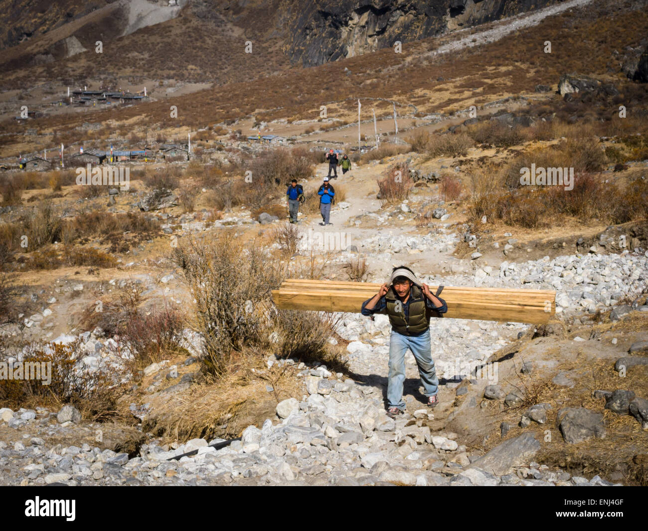 Man carrying heavy load hi-res stock photography and images - Alamy