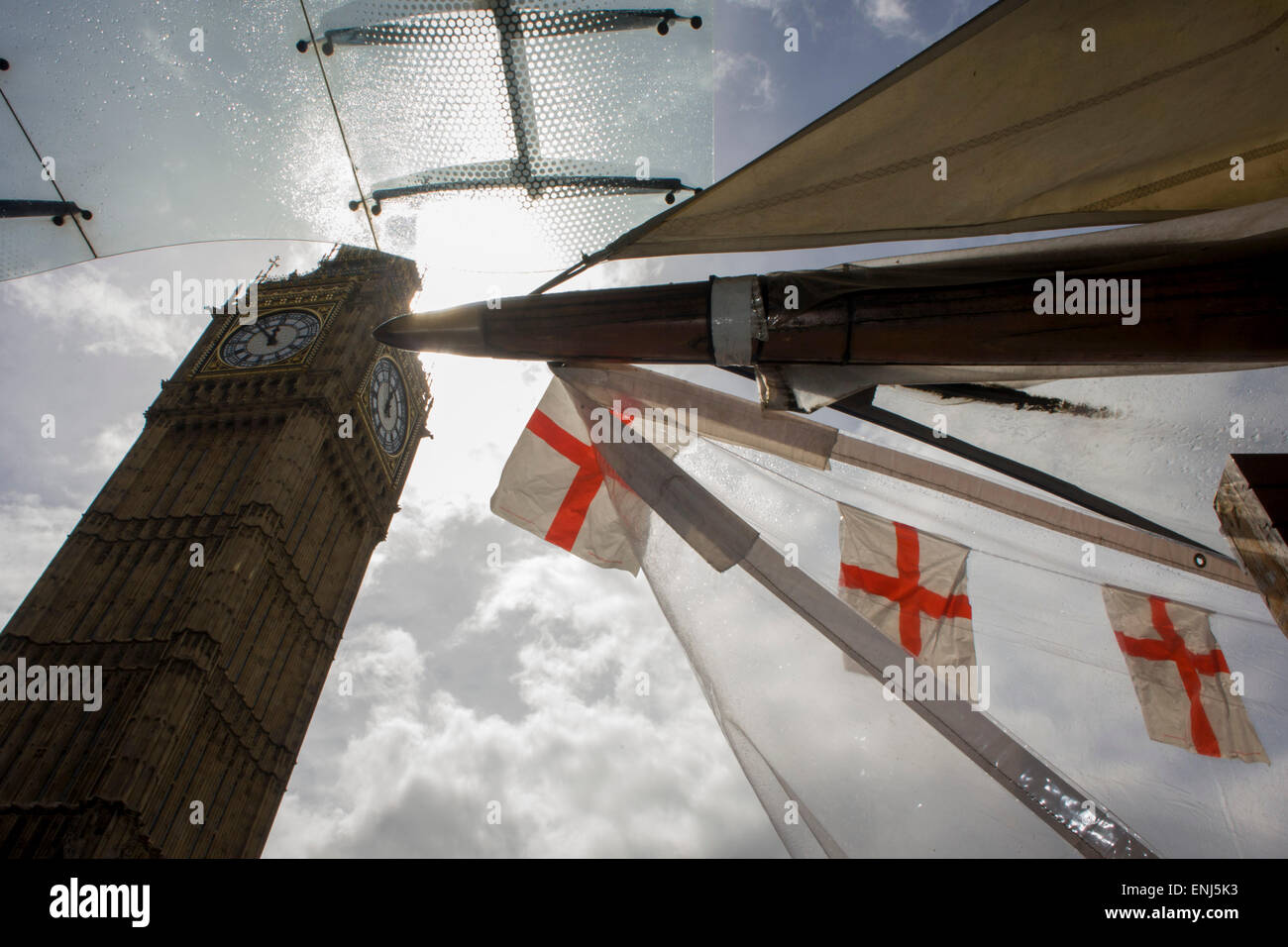 English flags hi-res stock photography and images - Alamy